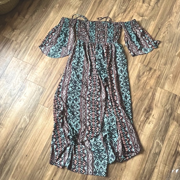Ariat | Dresses | Ariat Hi Low Geo Print Maxi Dress Like New M | Poshmark